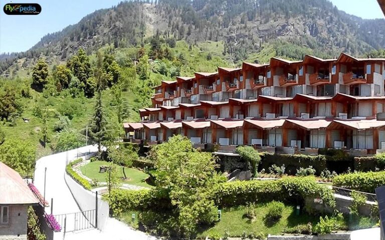 Spend a Dreamy Snow Vacation in India’s Magnetic Ski Resorts